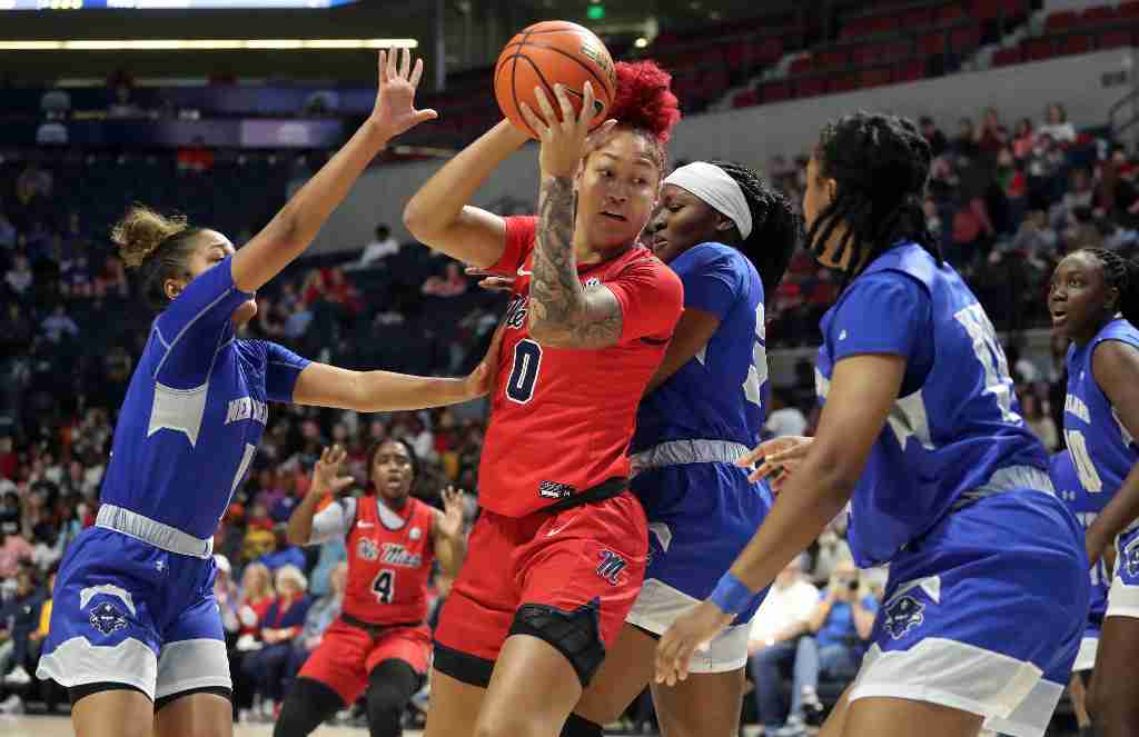 Women’s Basketball Duo Picks Up SEC Postseason Accolades - The Rebel Walk