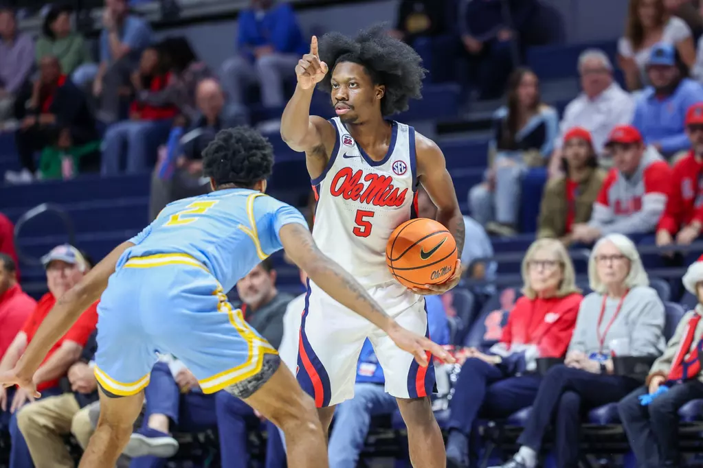 Defense Shines Again as No. 16 Men’s Basketball Defeats Southern ...