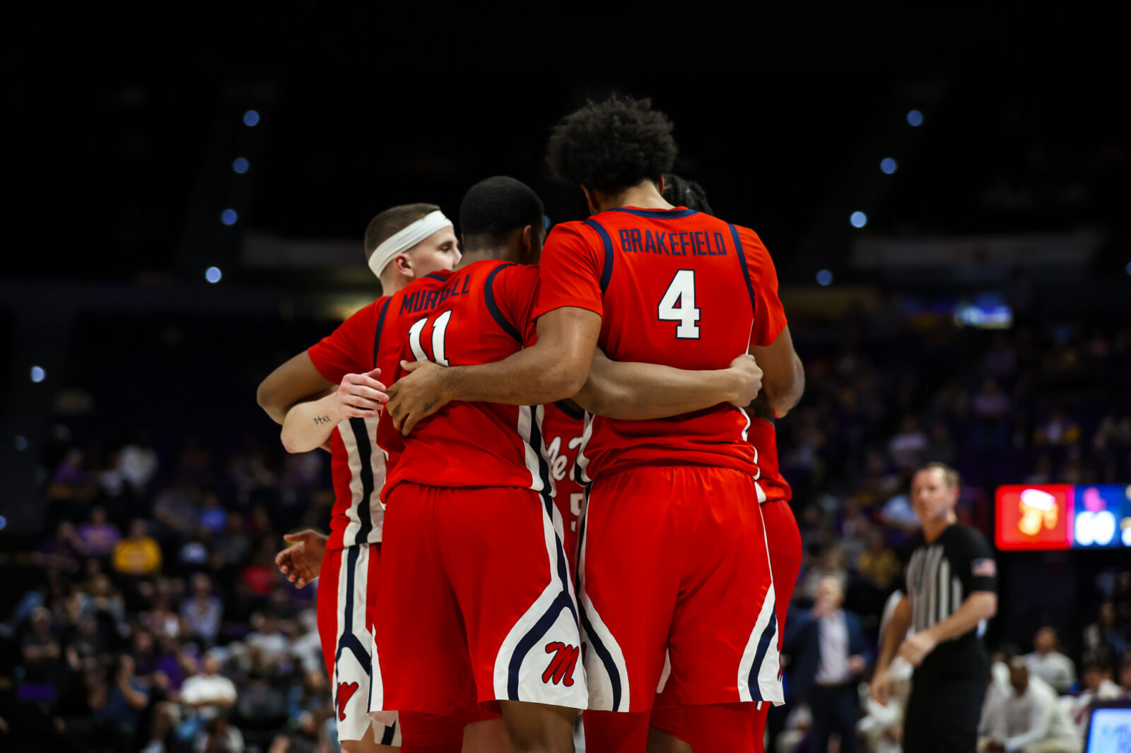 No. 25 Ole Miss stuns LSU in Baton Rouge, 72-70, in final minutes with ...
