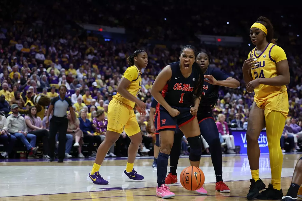 Rebels beat LSU! Ole Miss women's basketball upsets No. 7 Tigers in ...